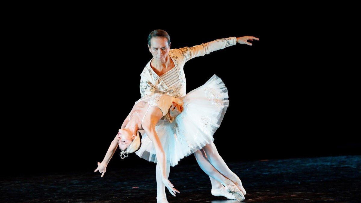 Dancer returns to stage after tumor causes temporary vision loss – NBC ...