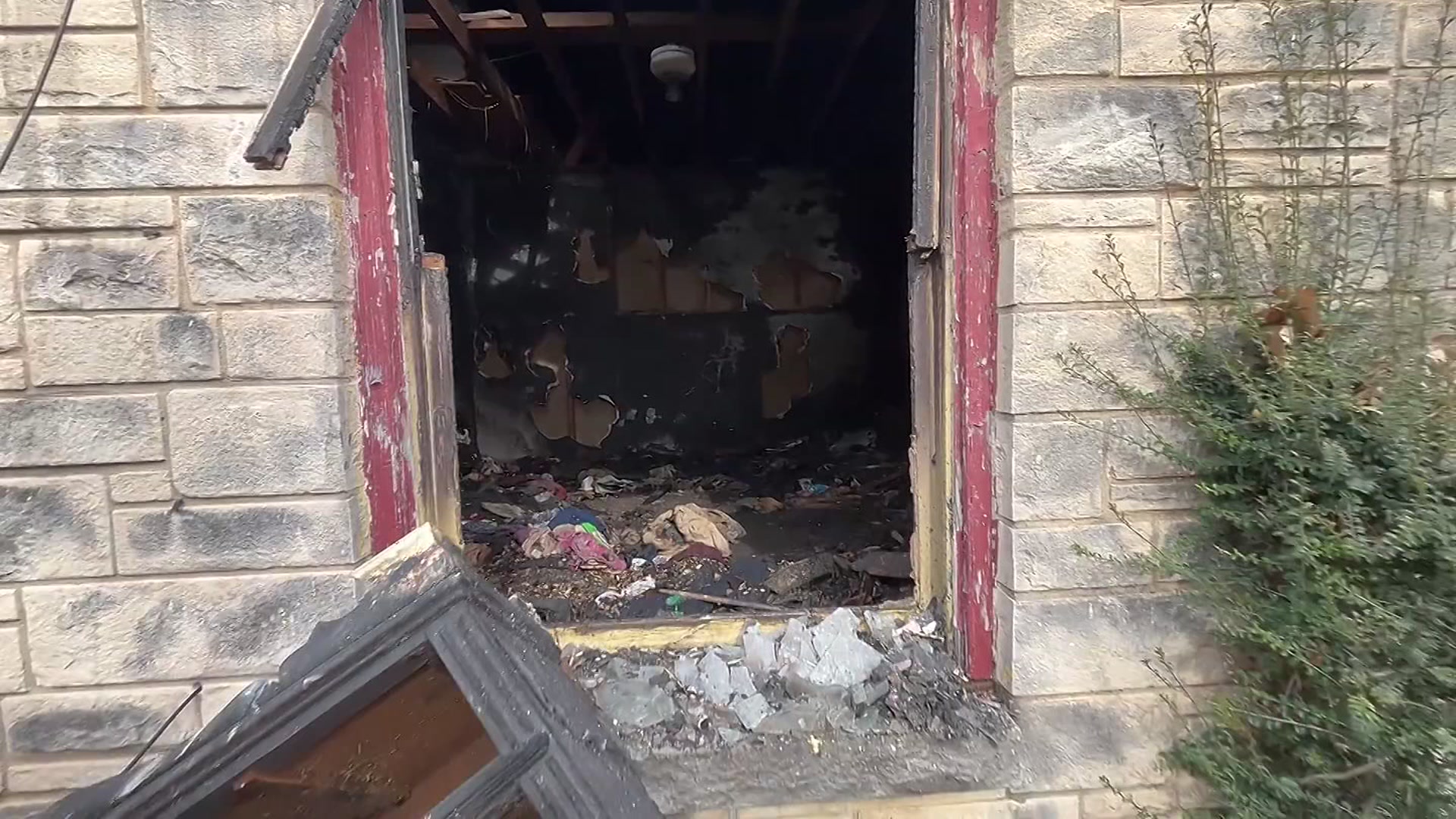 North Texas house fire kills man displaces residents – NBC 5 Dallas ...