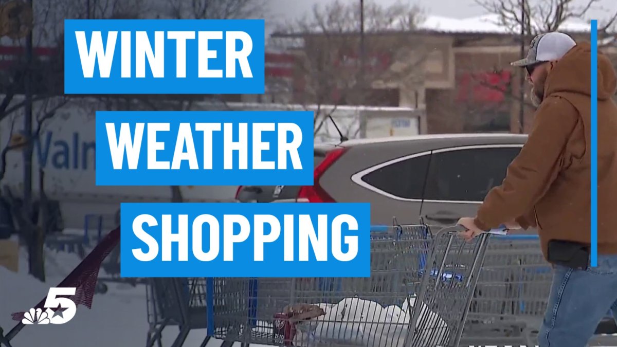 North Texas shoppers brave the winter weather to grab items from store ...