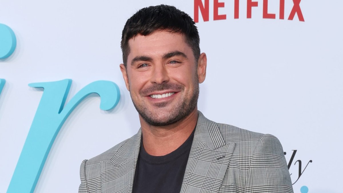 Zac Efron Makes Rare Public Appearance At Patriots Texans Game Nbc 5