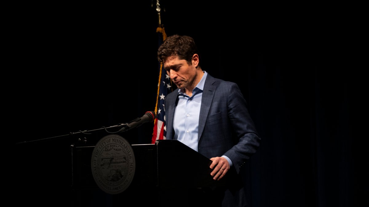 Minneapolis mayor slams ICE after man shot outside donut shop – NBC 5 ...