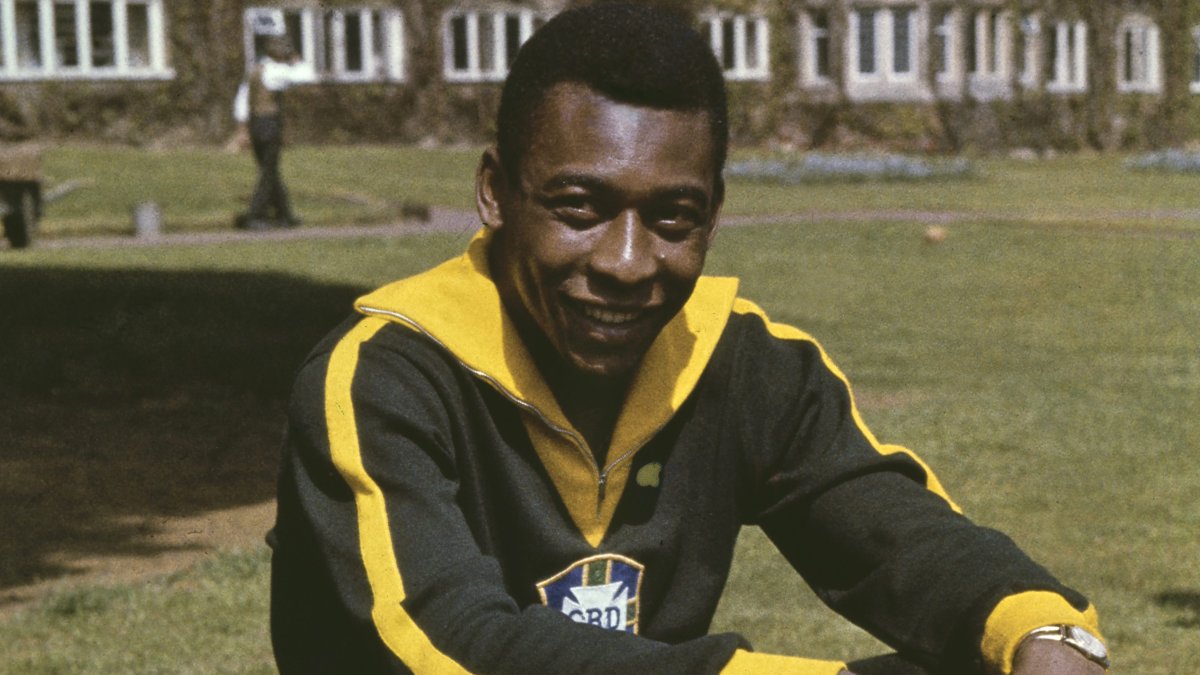 Pelé’s 1966 World Cup jacket draws new fans after Bad Bunny wears it ...