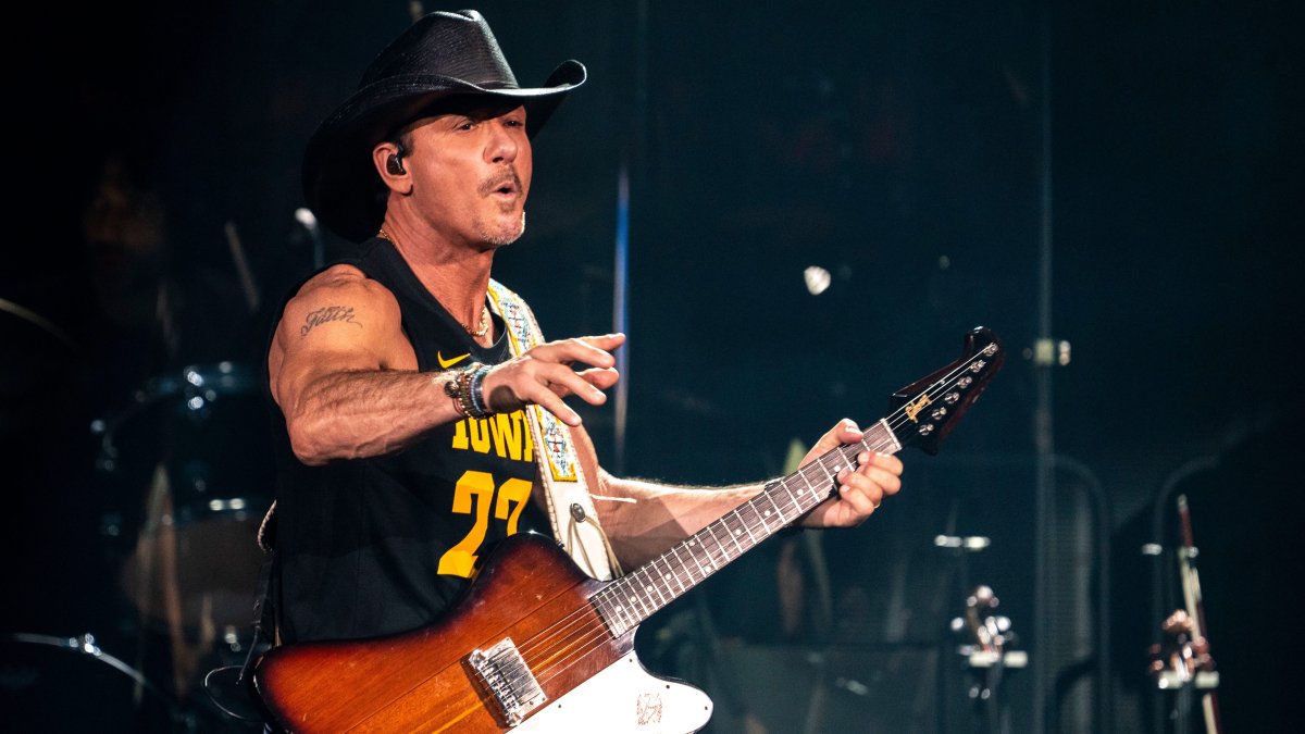 Tim McGraw announces 33-date ‘Pawn Shop Guitar’ summer tour – NBC 5 ...