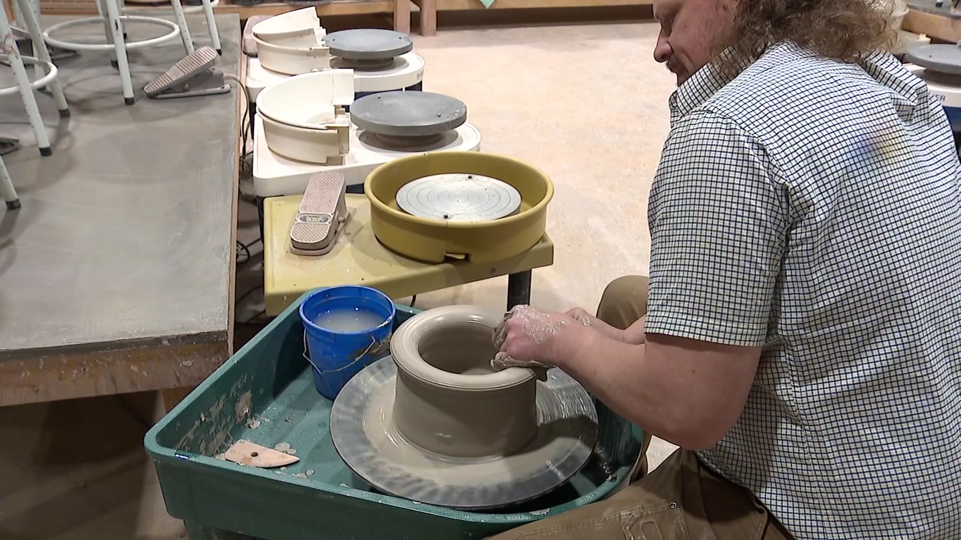 Craftsman shapes clay into bowls to combat food insecurity – NBC 5 ...