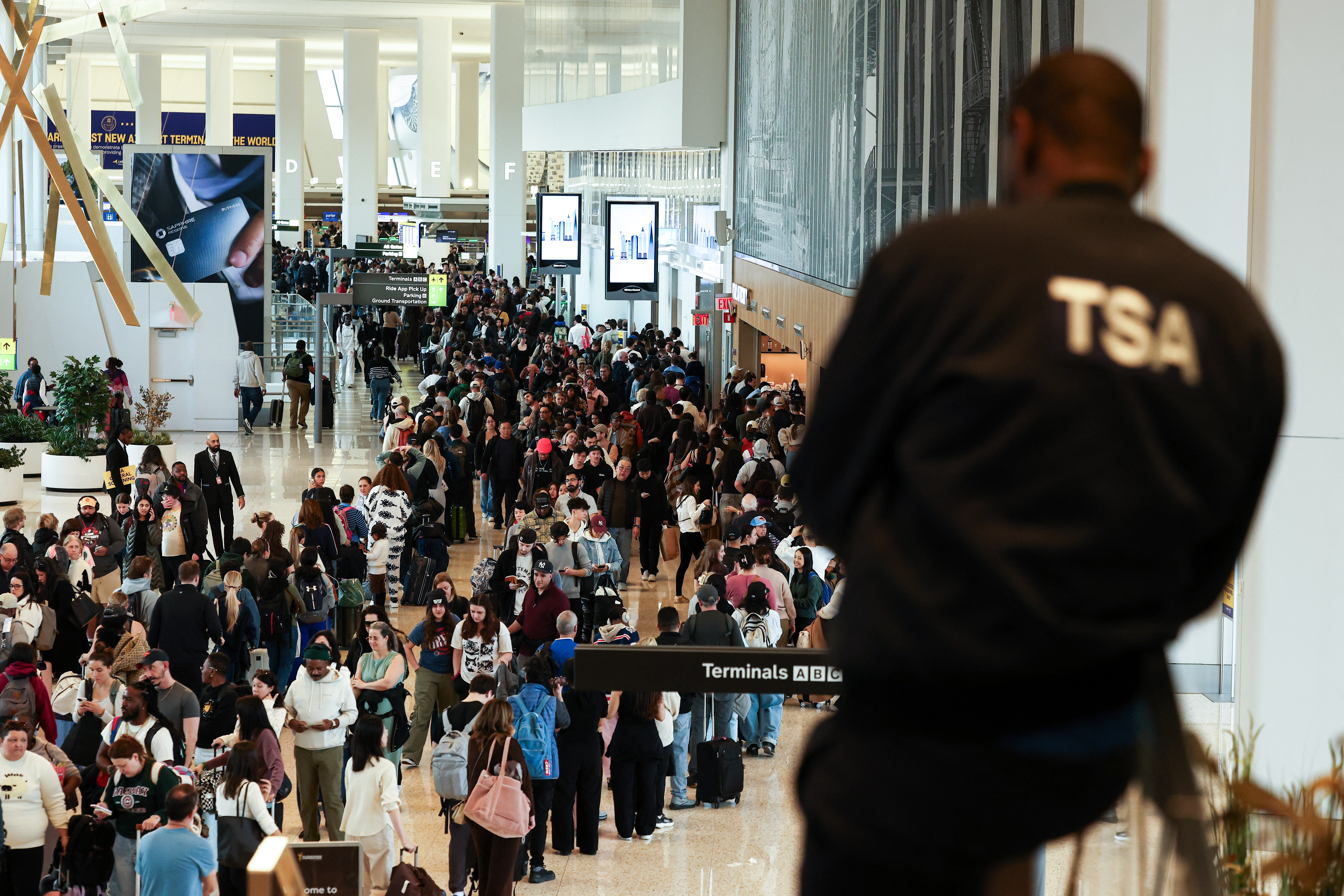 Yes, TSA wait times really are longer than usual. What to know – NBC 5 ...