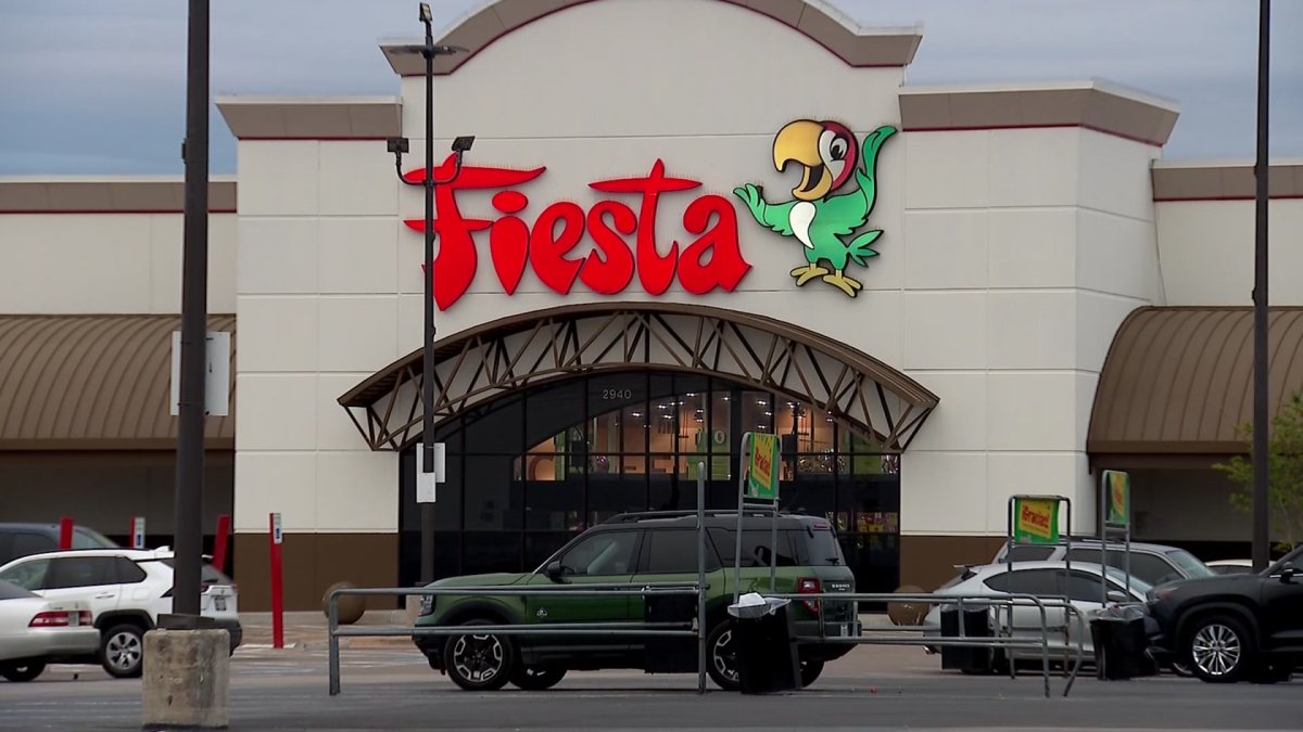 Garland grocery store stabbing leaves man dead as suspect surrenders ...