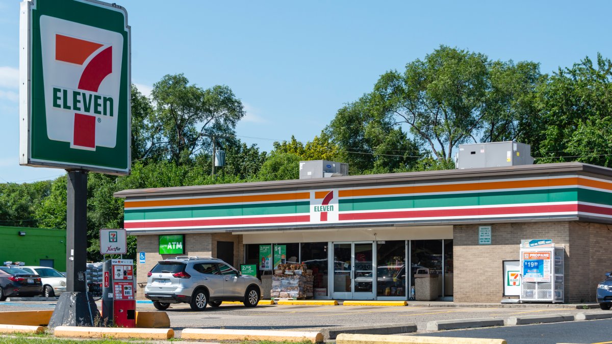 7-Eleven plans to close more than 600 stores this year – NBC 5 Dallas ...