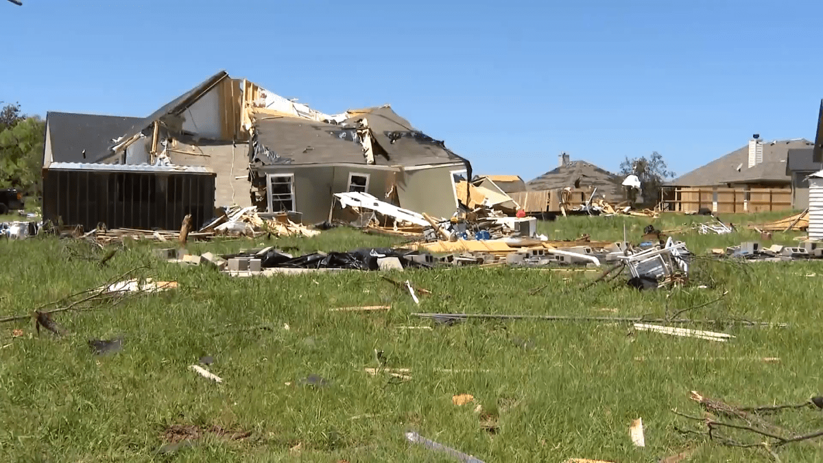 Runaway Bay residents begin recovery efforts after tornado – NBC 5 ...
