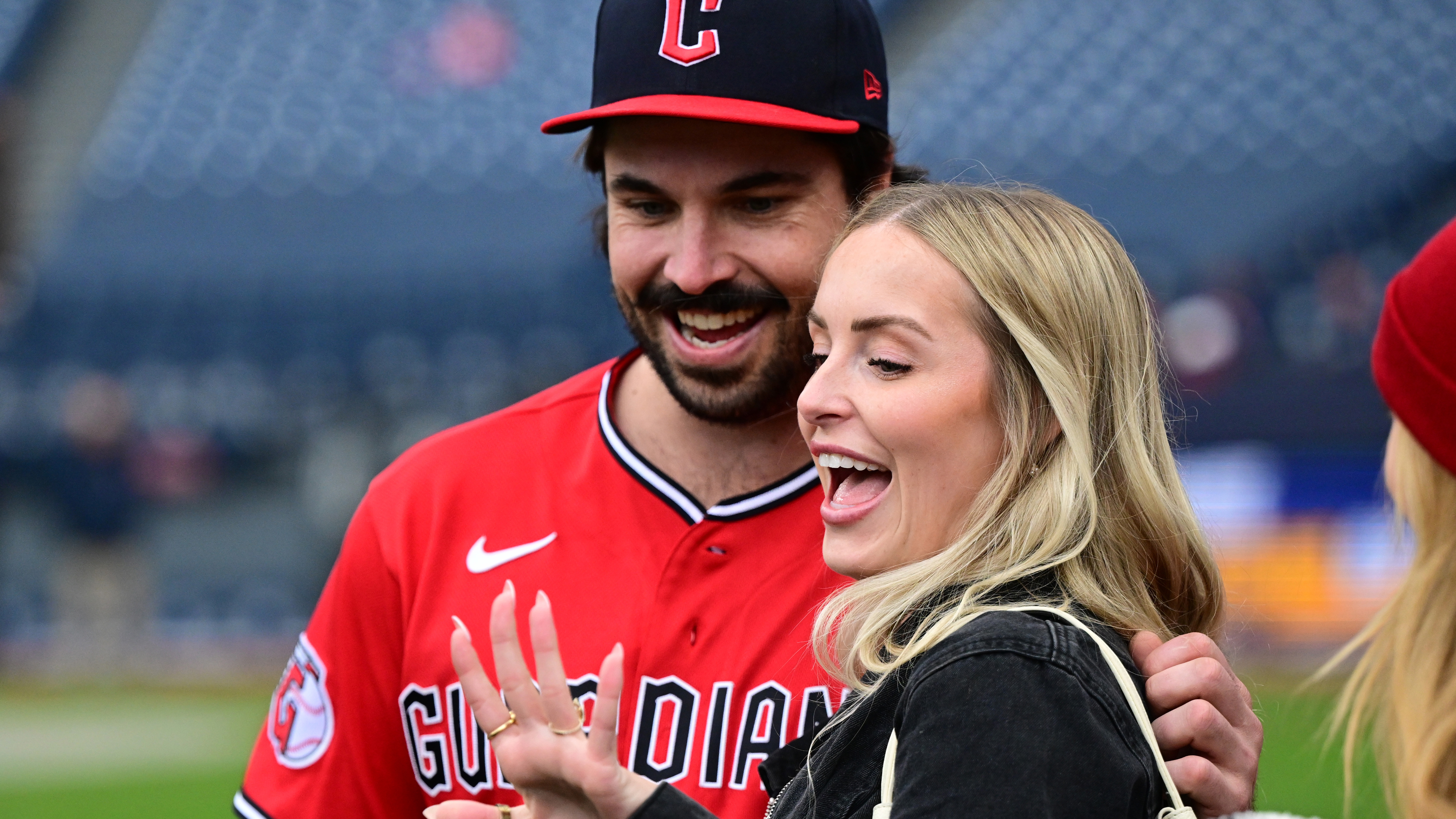 Former Texas Rangers catcher proposes to girlfriend after game – NBC 5 ...